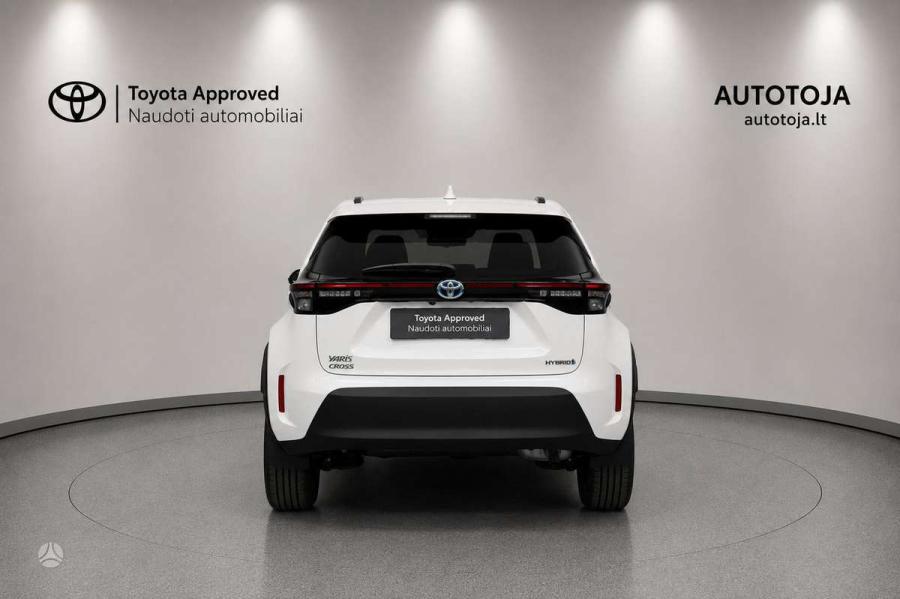 Белый Тойота Yaris Cross 2023 в Каунас, объемом двигателя 1.49 л и пробегом 52 тыс. км за 22900 €, фото 4 на AUTOMOTO.COM.LV