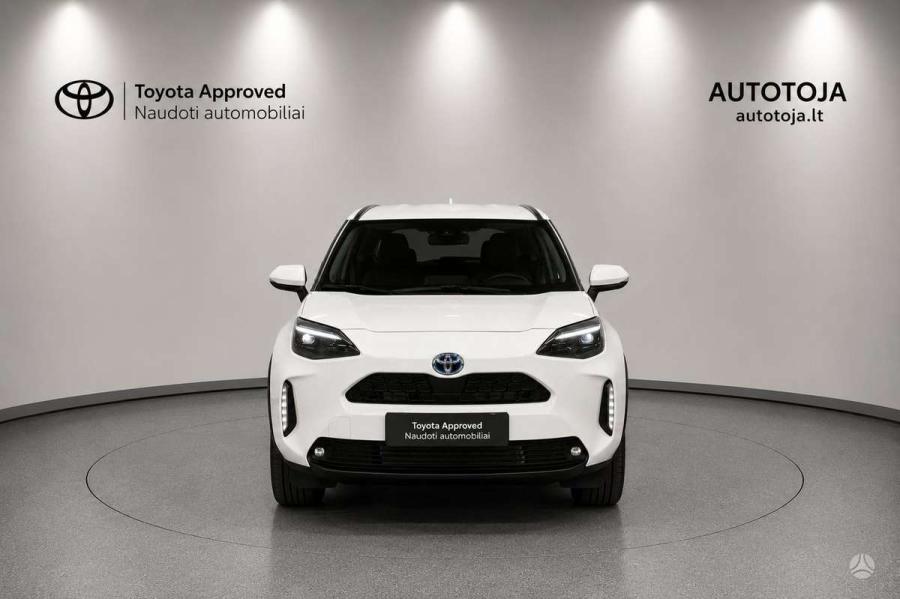 Белый Тойота Yaris Cross 2023 в Каунас, объемом двигателя 1.49 л и пробегом 52 тыс. км за 22900 €, фото 5 на AUTOMOTO.COM.LV
