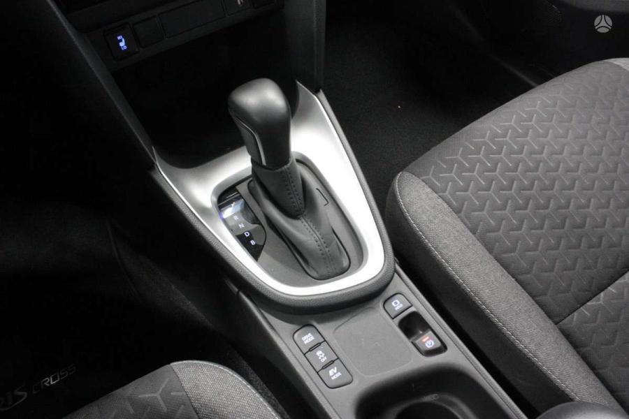 Белый Тойота Yaris Cross 2023 в Каунас, объемом двигателя 1.49 л и пробегом 52 тыс. км за 22900 €, фото 29 на AUTOMOTO.COM.LV