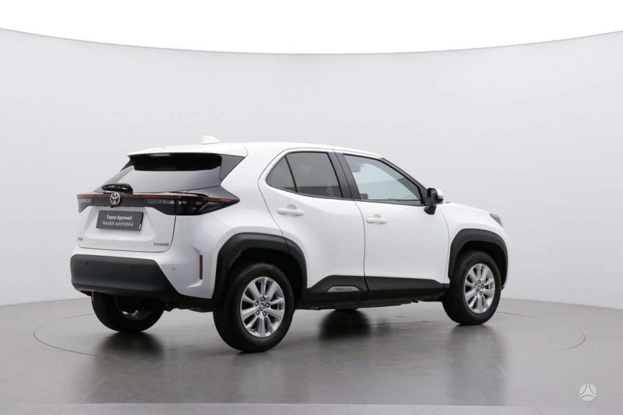 Balts Toyota Yaris Cross 2023 Viļņa, ar dzinēja tilpumu 1.49 L un nobraukumu 85 tūkst. km par 20900 €, foto 4 vietnē AUTOMOTO.COM.LV