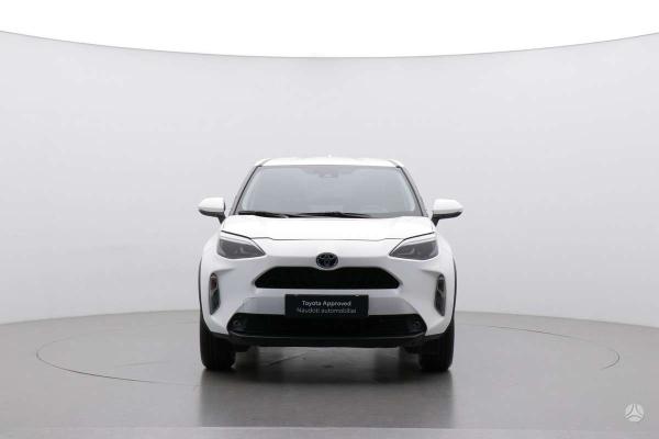 Белый Тойота Yaris Cross 2023 в Вильнюс, объемом двигателя 1.49 л и пробегом 85 тыс. км за 20900 €, фото 6 на AUTOMOTO.COM.LV
