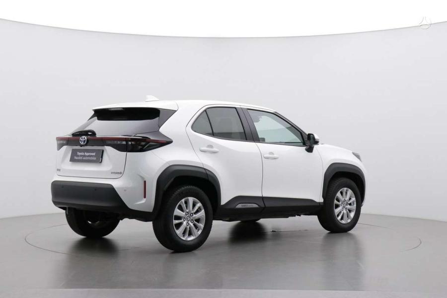 Balts Toyota Yaris Cross 2023 Viļņa, ar dzinēja tilpumu 1.49 L un nobraukumu 99 tūkst. km par 19900 €, foto 4 vietnē AUTOMOTO.COM.LV