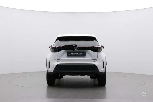 Balts Toyota Yaris Cross 2023 Viļņa, ar dzinēja tilpumu 1.49 L un nobraukumu 99 tūkst. km par 19900 €, foto 5 vietnē AUTOMOTO.COM.LV
