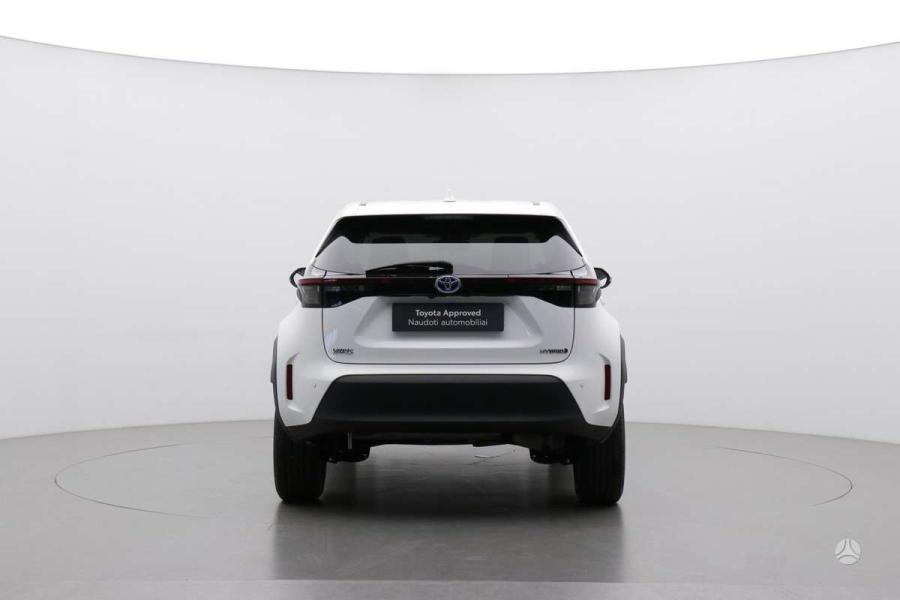 Balts Toyota Yaris Cross 2023 Viļņa, ar dzinēja tilpumu 1.49 L un nobraukumu 99 tūkst. km par 19900 €, foto 6 vietnē AUTOMOTO.COM.LV