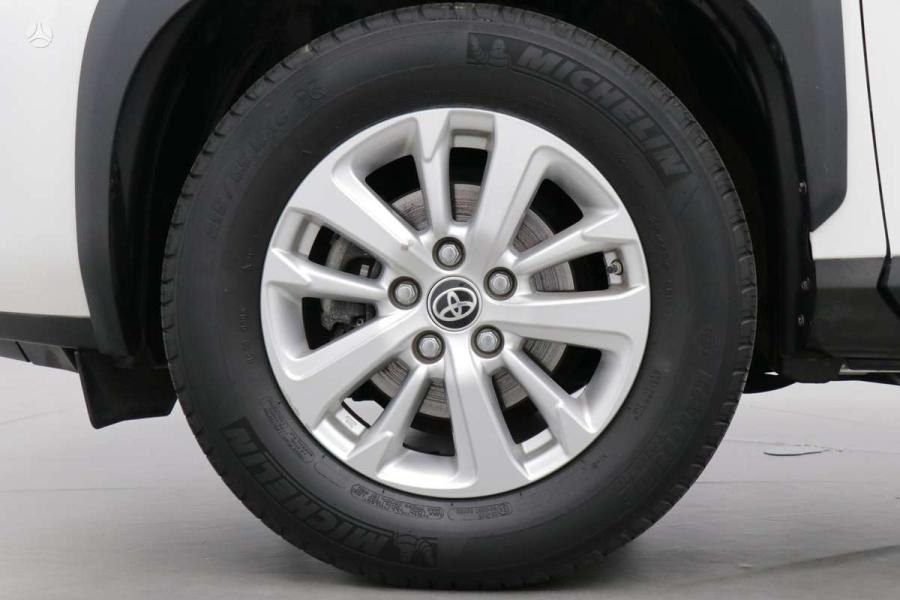 Balts Toyota Yaris Cross 2023 Viļņa, ar dzinēja tilpumu 1.49 L un nobraukumu 99 tūkst. km par 19900 €, foto 17 vietnē AUTOMOTO.COM.LV