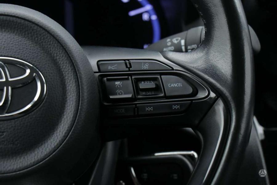 Balts Toyota Yaris Cross 2023 Viļņa, ar dzinēja tilpumu 1.49 L un nobraukumu 99 tūkst. km par 19900 €, foto 27 vietnē AUTOMOTO.COM.LV