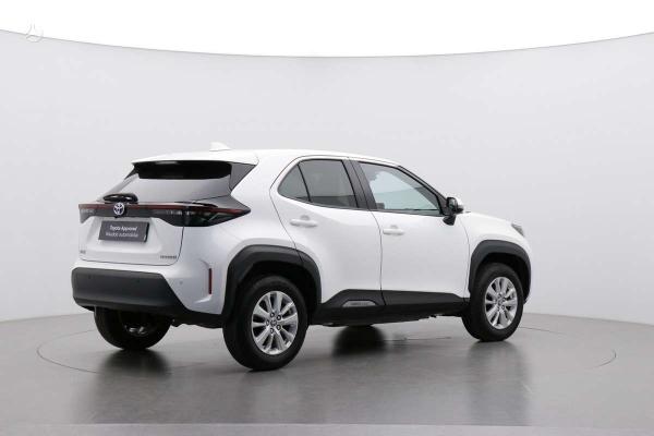 Белый Тойота Yaris Cross 2023 в Вильнюс, объемом двигателя 1.49 л и пробегом 99 тыс. км за 19900 €, фото 3 на AUTOMOTO.COM.LV