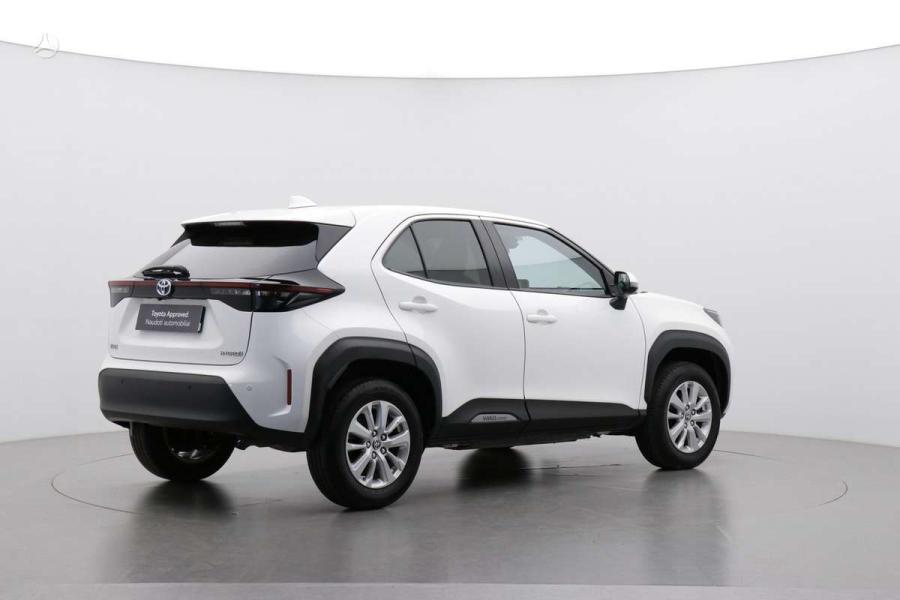 Balts Toyota Yaris Cross 2023 Viļņa, ar dzinēja tilpumu 1.49 L un nobraukumu 99 tūkst. km par 19900 €, foto 4 vietnē AUTOMOTO.COM.LV