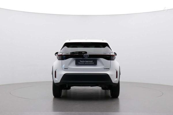 Белый Тойота Yaris Cross 2023 в Вильнюс, объемом двигателя 1.49 л и пробегом 99 тыс. км за 19900 €, фото 5 на AUTOMOTO.COM.LV