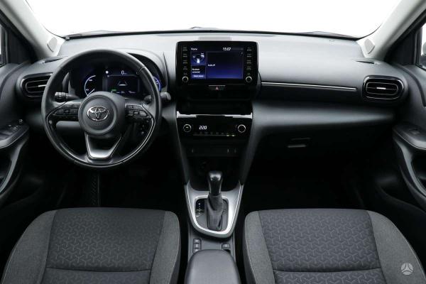 Белый Тойота Yaris Cross 2023 в Вильнюс, объемом двигателя 1.49 л и пробегом 99 тыс. км за 19900 €, фото 7 на AUTOMOTO.COM.LV