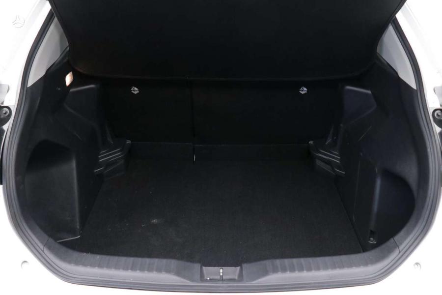 Balts Toyota Yaris Cross 2023 Viļņa, ar dzinēja tilpumu 1.49 L un nobraukumu 99 tūkst. km par 19900 €, foto 12 vietnē AUTOMOTO.COM.LV