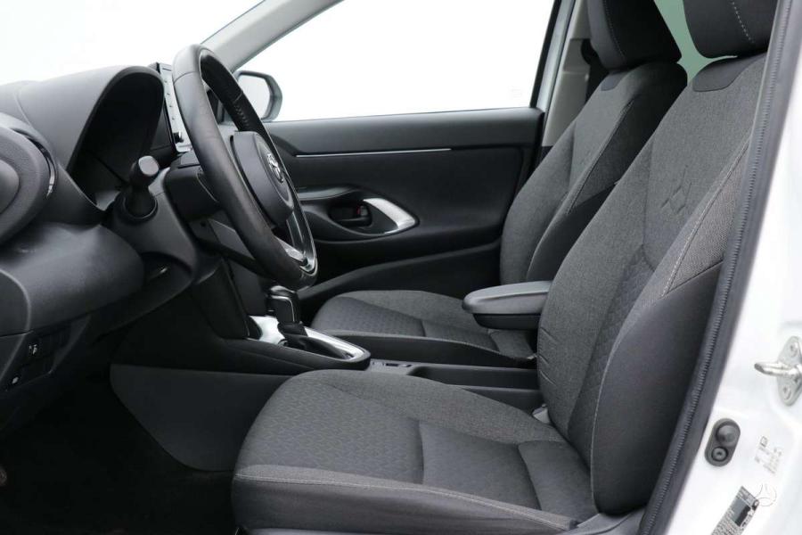 Balts Toyota Yaris Cross 2023 Viļņa, ar dzinēja tilpumu 1.49 L un nobraukumu 99 tūkst. km par 19900 €, foto 13 vietnē AUTOMOTO.COM.LV