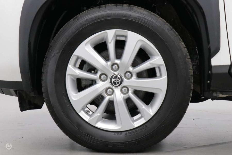 Balts Toyota Yaris Cross 2023 Viļņa, ar dzinēja tilpumu 1.49 L un nobraukumu 99 tūkst. km par 19900 €, foto 17 vietnē AUTOMOTO.COM.LV