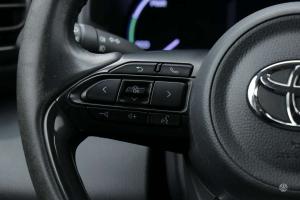 Balts Toyota Yaris Cross 2023 Viļņa, ar dzinēja tilpumu 1.49 L un nobraukumu 99 tūkst. km par 19900 €, foto 26 vietnē AUTOMOTO.COM.LV