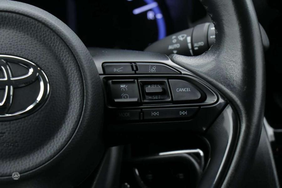 Balts Toyota Yaris Cross 2023 Viļņa, ar dzinēja tilpumu 1.49 L un nobraukumu 99 tūkst. km par 19900 €, foto 27 vietnē AUTOMOTO.COM.LV