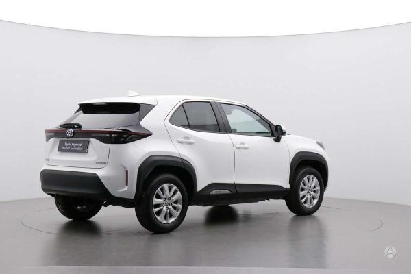 Белый Тойота Yaris Cross 2023 в Вильнюс, объемом двигателя 1.49 л и пробегом 86 тыс. км за 20900 €, фото 3 на AUTOMOTO.COM.LV
