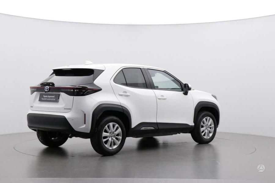 Balts Toyota Yaris Cross 2023 Viļņa, ar dzinēja tilpumu 1.49 L un nobraukumu 86 tūkst. km par 20900 €, foto 4 vietnē AUTOMOTO.COM.LV
