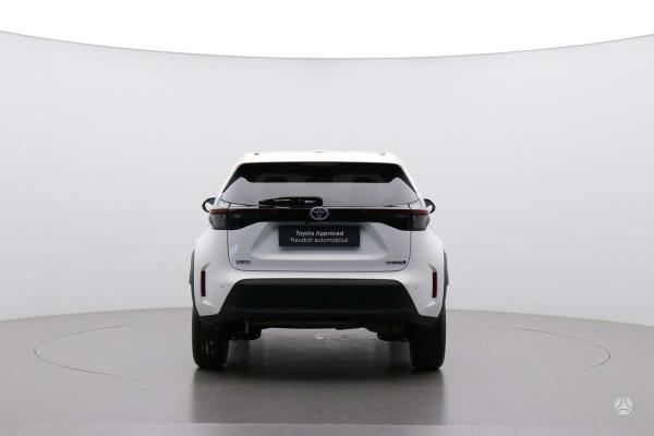 Белый Тойота Yaris Cross 2023 в Вильнюс, объемом двигателя 1.49 л и пробегом 86 тыс. км за 20900 €, фото 5 на AUTOMOTO.COM.LV