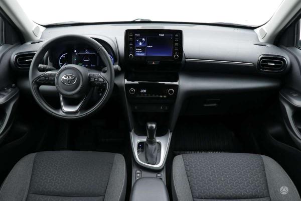 Белый Тойота Yaris Cross 2023 в Вильнюс, объемом двигателя 1.49 л и пробегом 86 тыс. км за 20900 €, фото 7 на AUTOMOTO.COM.LV