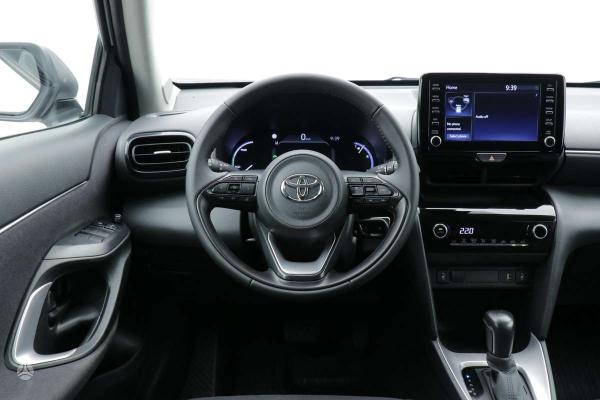 Белый Тойота Yaris Cross 2023 в Вильнюс, объемом двигателя 1.49 л и пробегом 86 тыс. км за 20900 €, фото 8 на AUTOMOTO.COM.LV