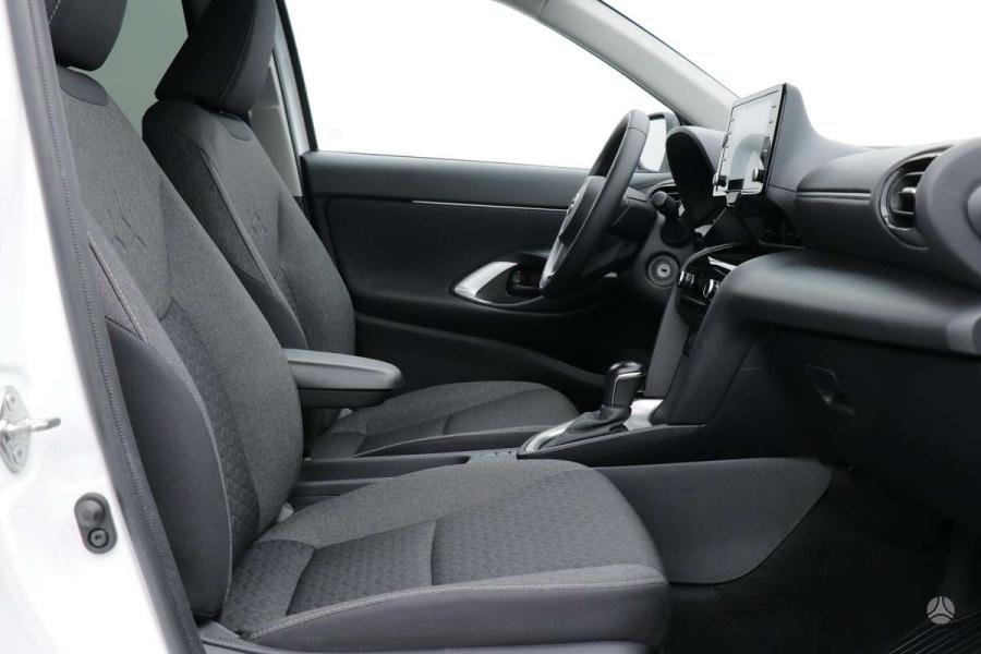 Balts Toyota Yaris Cross 2023 Viļņa, ar dzinēja tilpumu 1.49 L un nobraukumu 86 tūkst. km par 20900 €, foto 10 vietnē AUTOMOTO.COM.LV