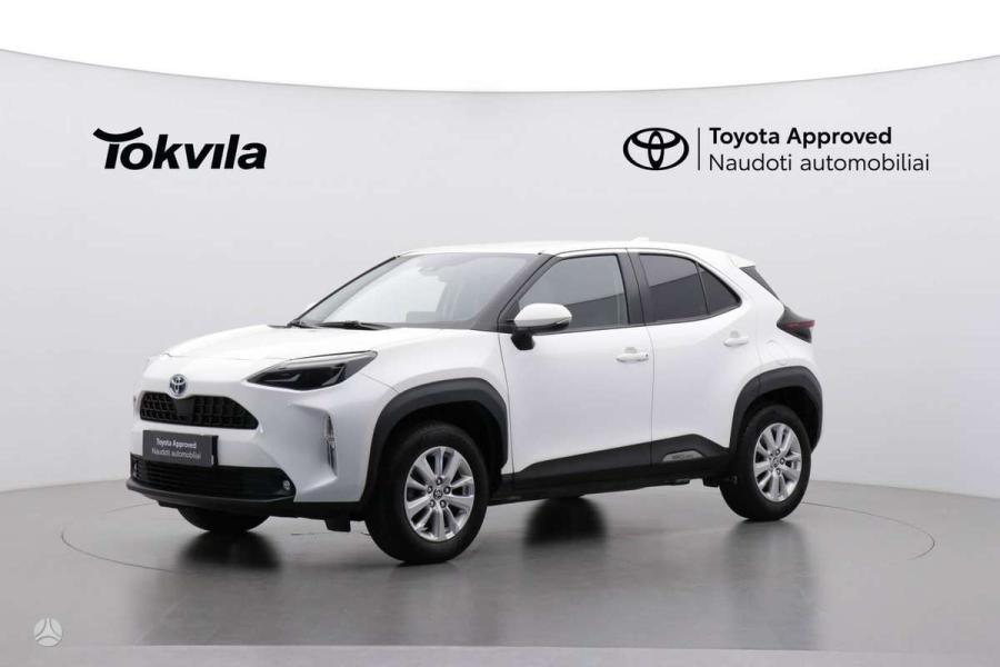 Белый Тойота Yaris Cross 2023 в Вильнюс, объемом двигателя 1.49 л и пробегом 93 тыс. км за 20900 €, фото 1 на AUTOMOTO.COM.LV