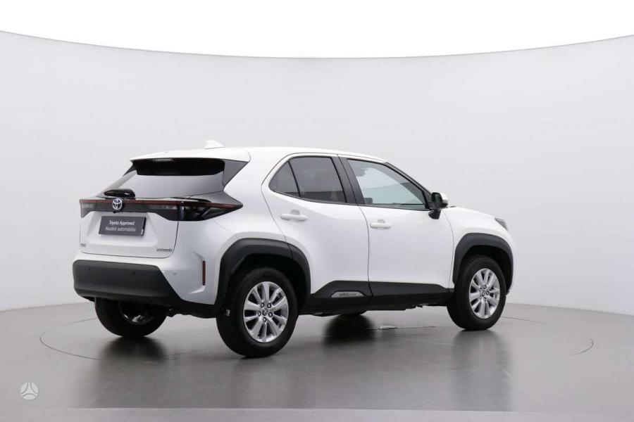 Белый Тойота Yaris Cross 2023 в Вильнюс, объемом двигателя 1.49 л и пробегом 93 тыс. км за 20900 €, фото 3 на AUTOMOTO.COM.LV