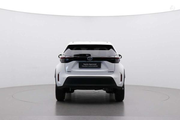 Белый Тойота Yaris Cross 2023 в Вильнюс, объемом двигателя 1.49 л и пробегом 93 тыс. км за 20900 €, фото 4 на AUTOMOTO.COM.LV
