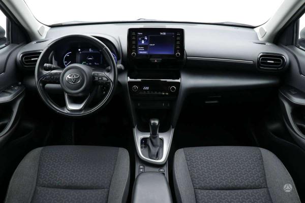 Белый Тойота Yaris Cross 2023 в Вильнюс, объемом двигателя 1.49 л и пробегом 93 тыс. км за 20900 €, фото 6 на AUTOMOTO.COM.LV