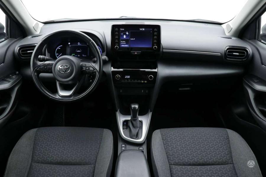 Белый Тойота Yaris Cross 2023 в Вильнюс, объемом двигателя 1.49 л и пробегом 93 тыс. км за 20900 €, фото 7 на AUTOMOTO.COM.LV