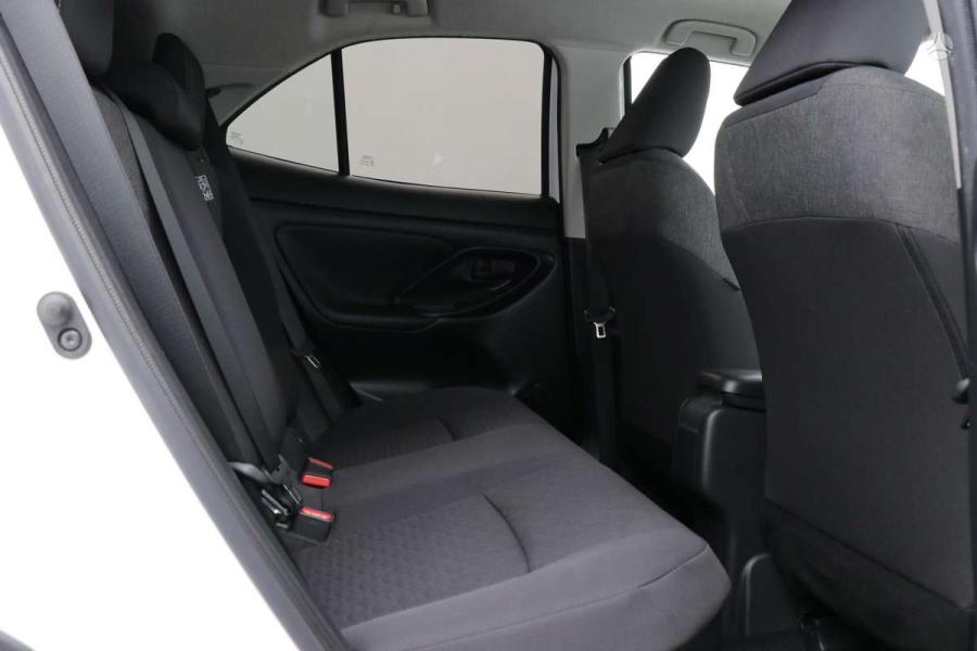Белый Тойота Yaris Cross 2023 в Вильнюс, объемом двигателя 1.49 л и пробегом 93 тыс. км за 20900 €, фото 10 на AUTOMOTO.COM.LV