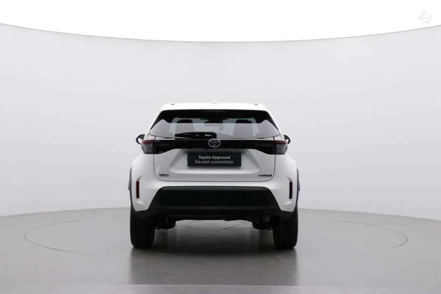 Белый Тойота Yaris Cross 2023 в Вильнюс, объемом двигателя 1.49 л и пробегом 56 тыс. км за 23990 €, фото 6 на AUTOMOTO.COM.LV