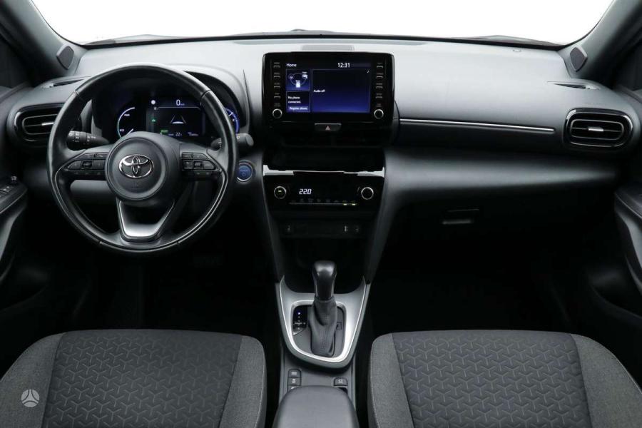 Белый Тойота Yaris Cross 2023 в Вильнюс, объемом двигателя 1.49 л и пробегом 56 тыс. км за 23990 €, фото 8 на AUTOMOTO.COM.LV