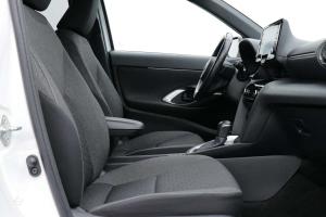 Белый Тойота Yaris Cross 2023 в Вильнюс, объемом двигателя 1.49 л и пробегом 56 тыс. км за 23990 €, фото 10 на AUTOMOTO.COM.LV