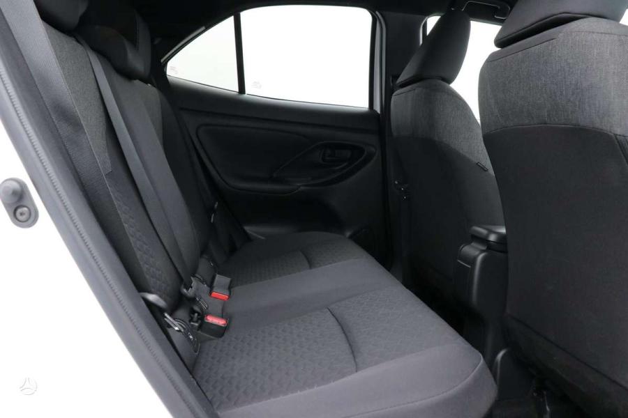 Белый Тойота Yaris Cross 2023 в Вильнюс, объемом двигателя 1.49 л и пробегом 56 тыс. км за 23990 €, фото 11 на AUTOMOTO.COM.LV