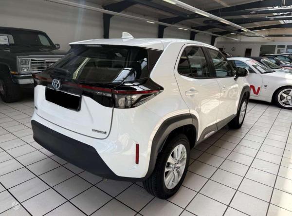 Белый Тойота Yaris Cross 2023 в Вильнюс, объемом двигателя 1.50 л и пробегом 100 тыс. км за 14999 €, фото 2 на AUTOMOTO.COM.LV