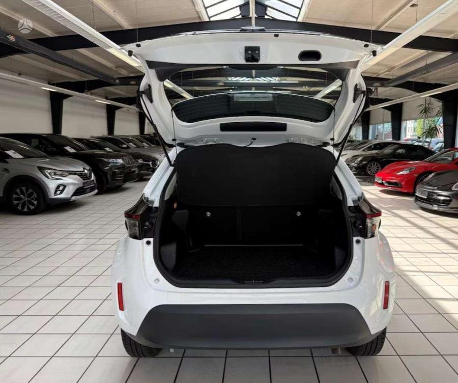 Белый Тойота Yaris Cross 2023 в Вильнюс, объемом двигателя 1.50 л и пробегом 100 тыс. км за 14999 €, фото 4 на AUTOMOTO.COM.LV