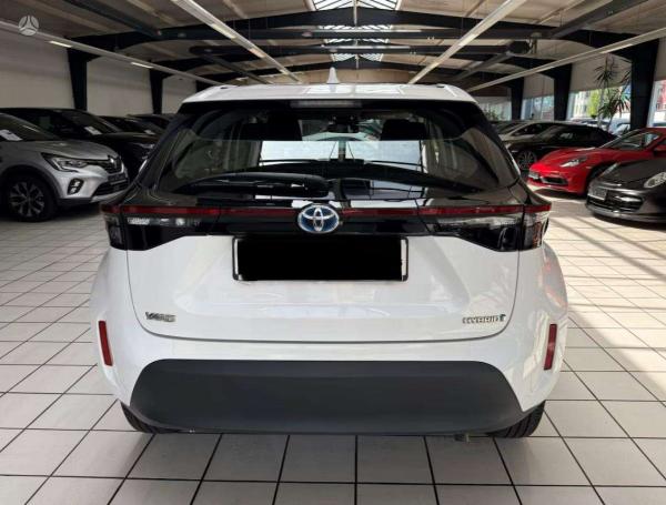 Белый Тойота Yaris Cross 2023 в Вильнюс, объемом двигателя 1.50 л и пробегом 100 тыс. км за 14999 €, фото 8 на AUTOMOTO.COM.LV