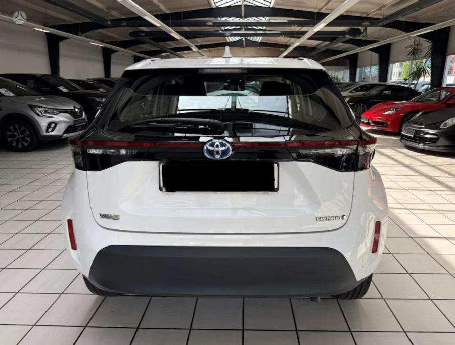 Белый Тойота Yaris Cross 2023 в Вильнюс, объемом двигателя 1.50 л и пробегом 100 тыс. км за 14999 €, фото 9 на AUTOMOTO.COM.LV