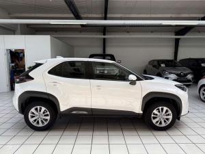 Белый Тойота Yaris Cross 2023 в Вильнюс, объемом двигателя 1.50 л и пробегом 100 тыс. км за 14999 €, фото 12 на AUTOMOTO.COM.LV