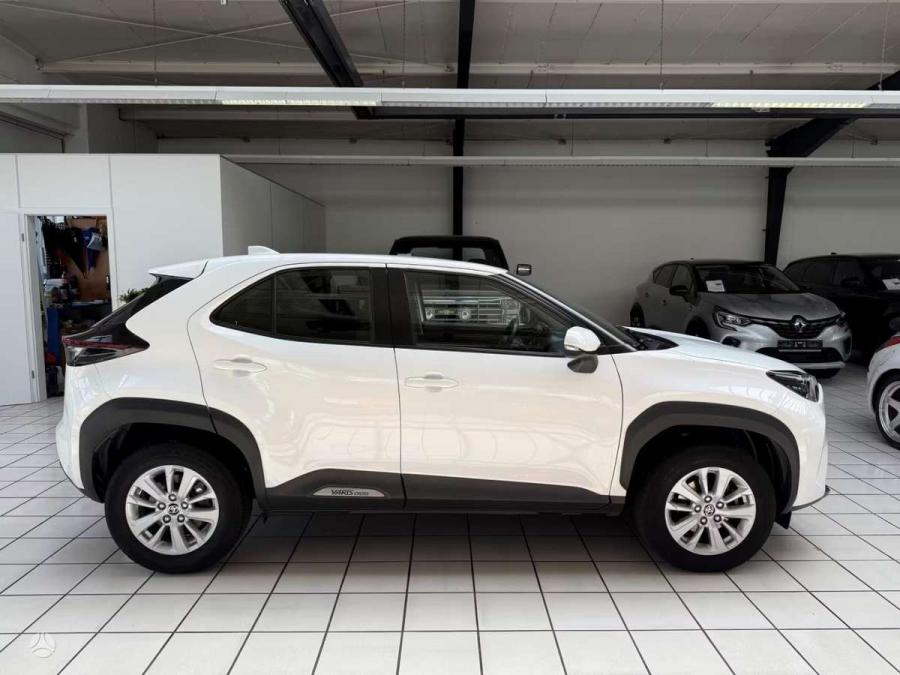 Белый Тойота Yaris Cross 2023 в Вильнюс, объемом двигателя 1.50 л и пробегом 100 тыс. км за 14999 €, фото 12 на AUTOMOTO.COM.LV