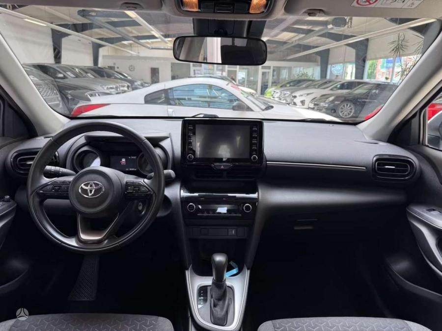 Белый Тойота Yaris Cross 2023 в Вильнюс, объемом двигателя 1.50 л и пробегом 100 тыс. км за 14999 €, фото 16 на AUTOMOTO.COM.LV