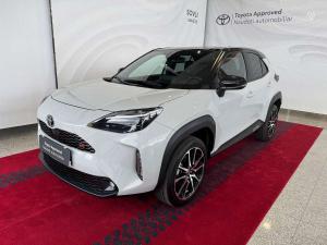 Balts Toyota Yaris Cross 2023 Šauļi, ar dzinēja tilpumu 1.50 L un nobraukumu 12 tūkst. km par 25500 €, foto  vietnē AUTOMOTO.COM.LV