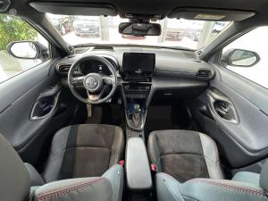 White Toyota Yaris Cross 2023 in Siauliai, with an engine capacity of 1.50 L and mileage of 12 thousand km for 25500 €, photo 11 on AUTOMOTO.COM.LV