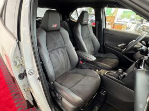 White Toyota Yaris Cross 2023 in Siauliai, with an engine capacity of 1.50 L and mileage of 12 thousand km for 25500 €, photo 13 on AUTOMOTO.COM.LV