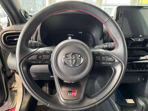 White Toyota Yaris Cross 2023 in Siauliai, with an engine capacity of 1.50 L and mileage of 12 thousand km for 25500 €, photo 16 on AUTOMOTO.COM.LV