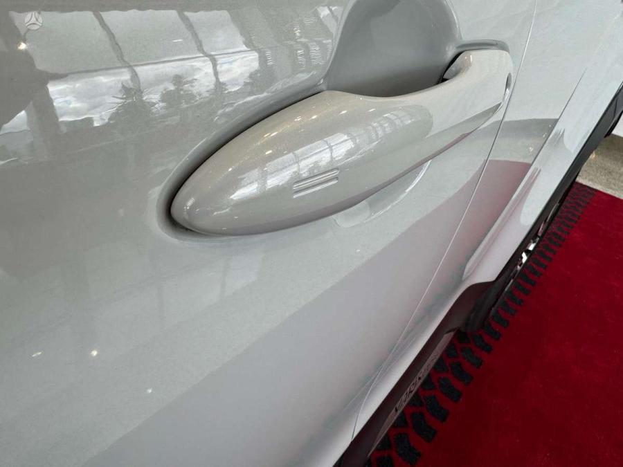 White Toyota Yaris Cross 2023 in Siauliai, with an engine capacity of 1.50 L and mileage of 12 thousand km for 25500 €, photo 27 on AUTOMOTO.COM.LV