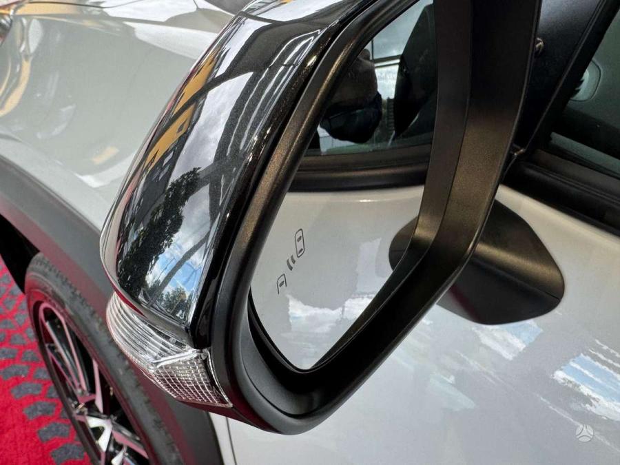 White Toyota Yaris Cross 2023 in Siauliai, with an engine capacity of 1.50 L and mileage of 12 thousand km for 25500 €, photo 28 on AUTOMOTO.COM.LV