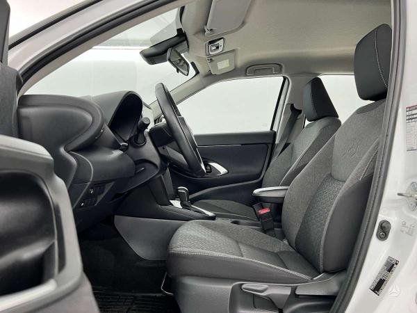 Balts Toyota Yaris Cross 2023 Viļņa, ar dzinēja tilpumu 1.49 L un nobraukumu 56 tūkst. km par 20900 €, foto 10 vietnē AUTOMOTO.COM.LV