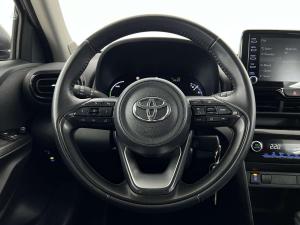 White Toyota Yaris Cross 2023 in Vilnius, with an engine capacity of 1.49 L and mileage of 56 thousand km for 20900 €, photo 12 on AUTOMOTO.COM.LV